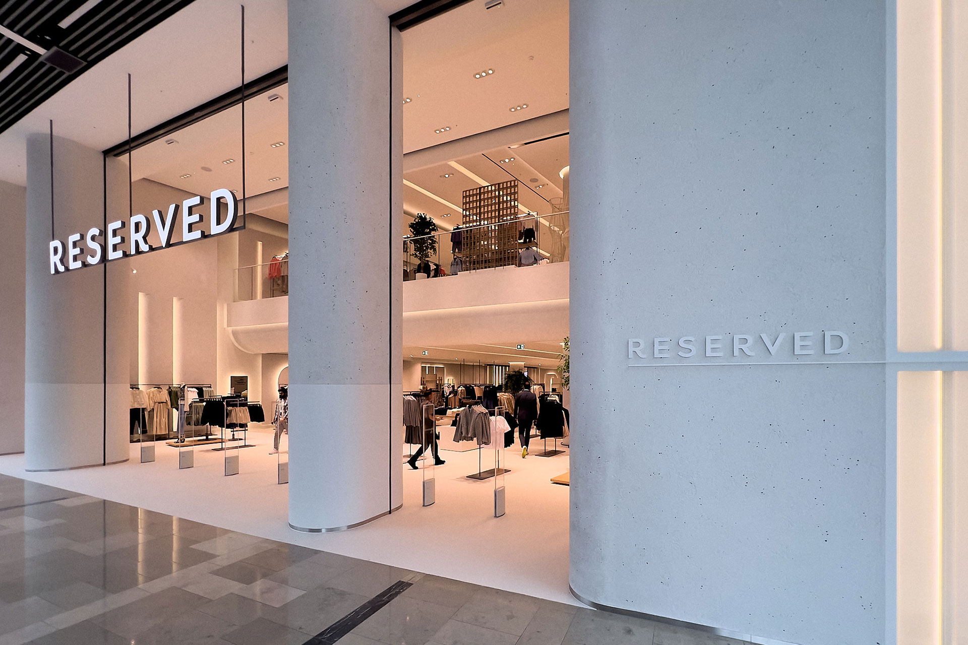 Significant gross margin recovery, stable sales momentum and double ...