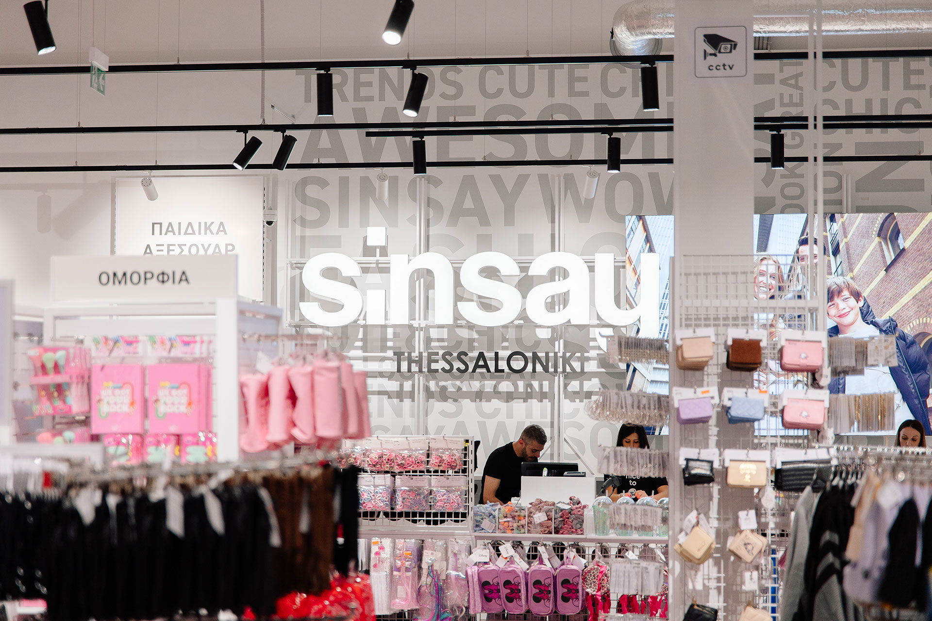 Significant gross margin recovery, stable sales momentum and double ...