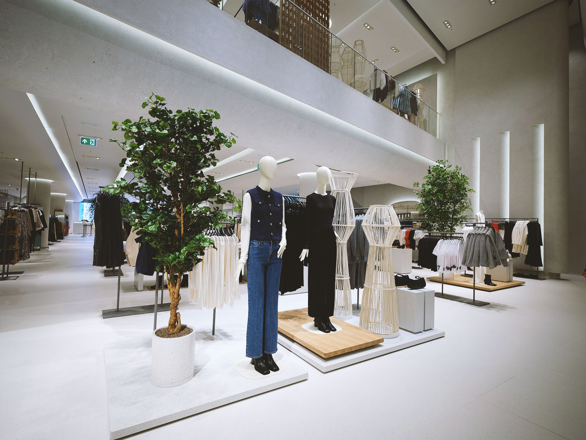 Significant gross margin recovery, stable sales momentum and double ...