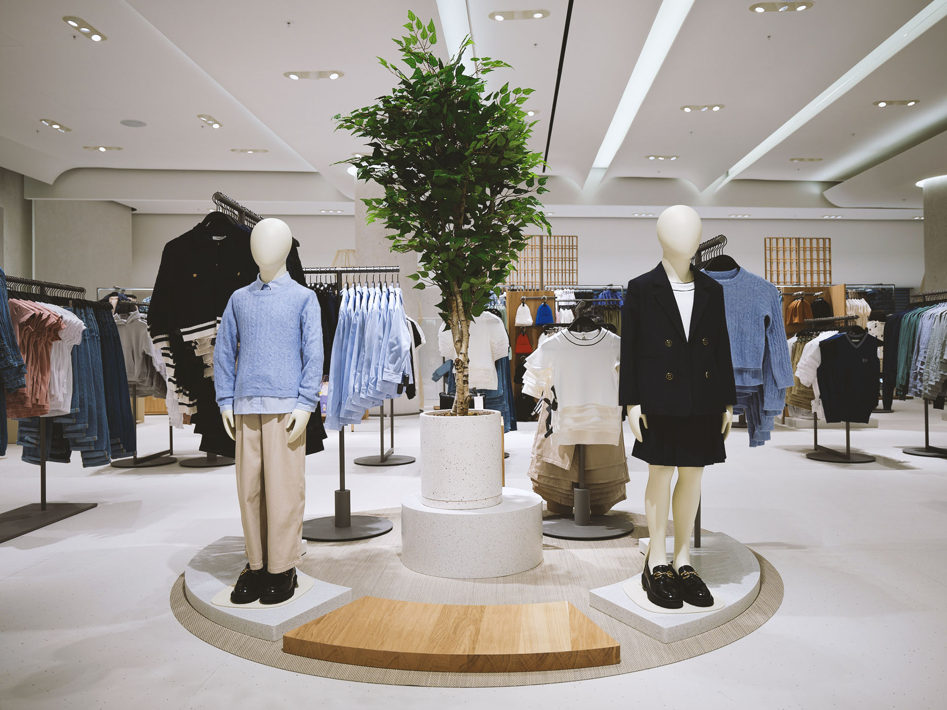 Significant gross margin recovery, stable sales momentum and double ...